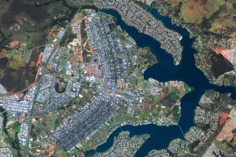 Gallery Espaço Exhibition from Admirando e Servindo o Brasil do Espaço